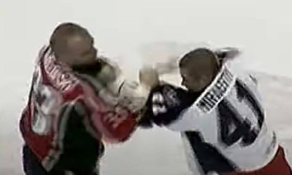 Hockeyfight der Woche: Jon Mirasty vs. Jeremy Yablonski - Hockey-News ...