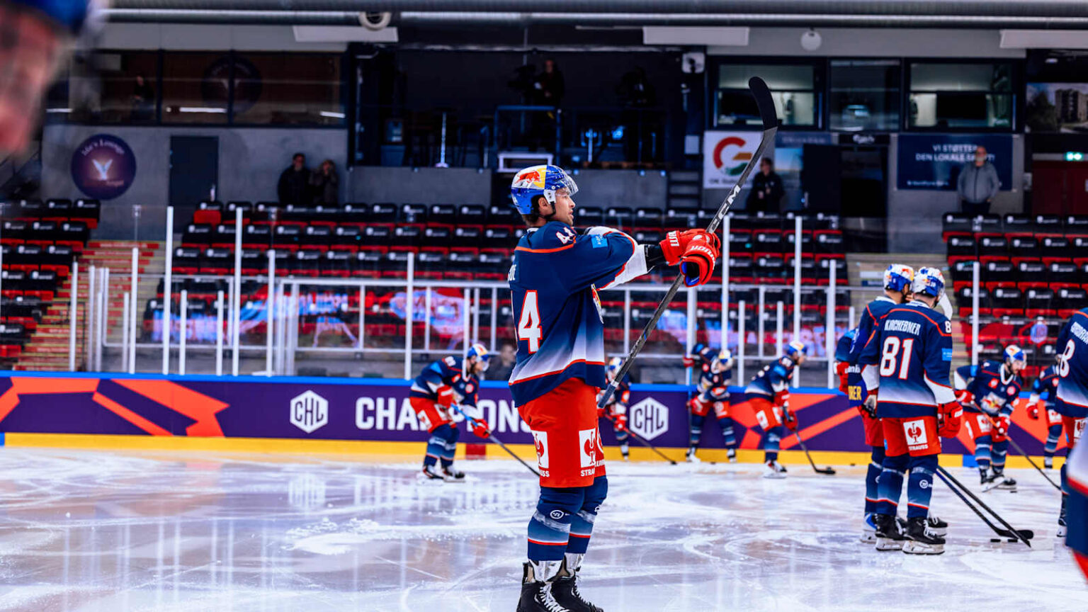 CHL: Neo-Bulle Brandon Coe mit Debüt - Thomas Raffl musste seinen ...