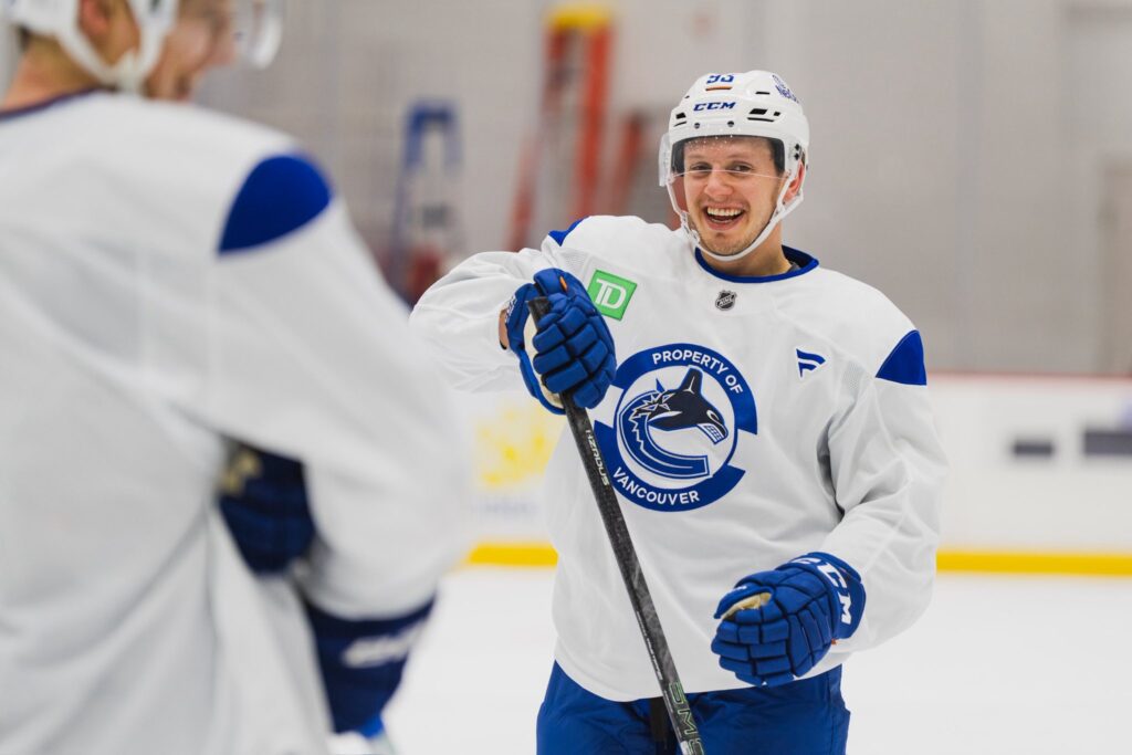 Vom Playoff-Kurs in den Tabellenkeller: Marco Rossi vor Vancouver-Debüt ...